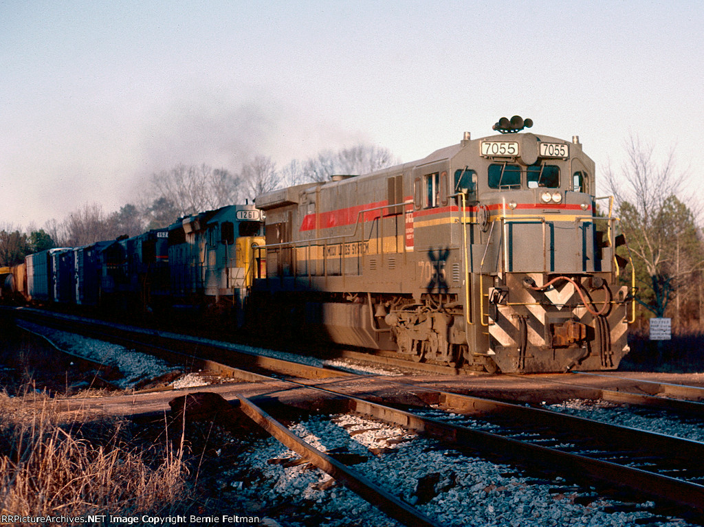 Seaboard System C30-7 #7055 leads an Atlanta bound train at daybreak thru the siding